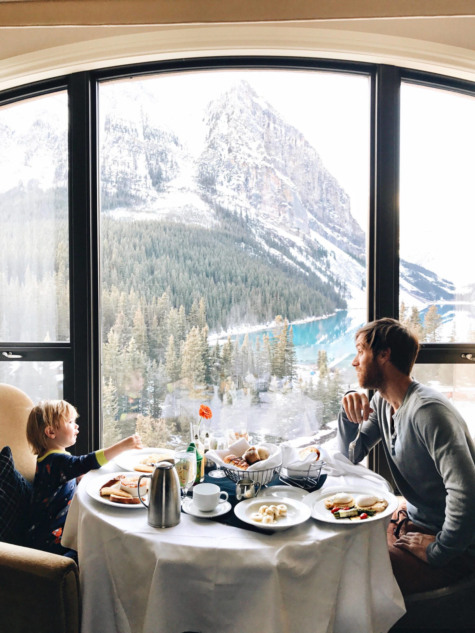 Banff Springs Hotel, Canada's Famous Resort - Banff National Park