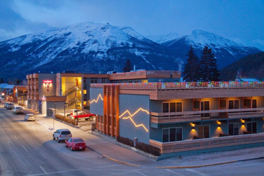 The 9 Best Small Towns in Alberta, Canada - Banff National Park